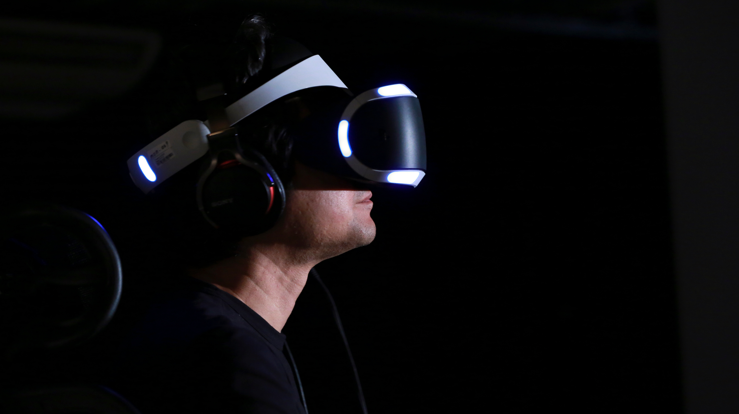 Sony ya vendió 4 millones de unidades de realidad virtual - Viax ...