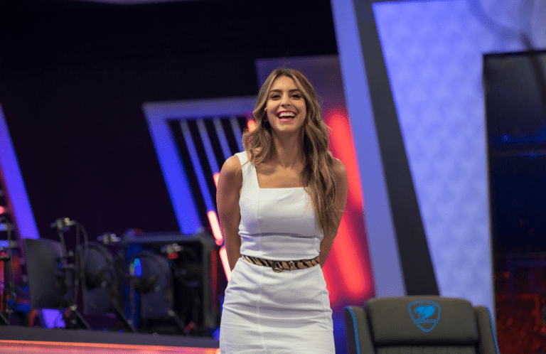 » Las facetas artísticas de Carlyn Romero Viax Esports